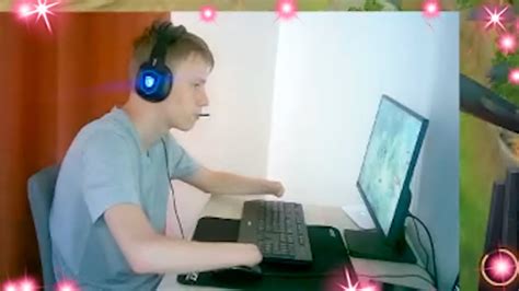 4h ПАРЕНЬ БЕЗ РУК ИГРАЕТ В ДОТУ Youtube