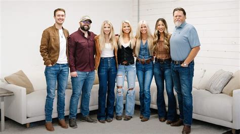 Sister Trio The Castellows Sign With Make Wake Artists Wme The