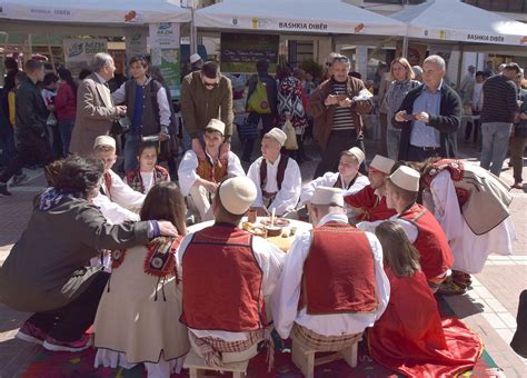 Tradita Dhe Prodhimet Bio Të Dibrës E Matit Surprizojnë Banorët E Kryeqytetit Rruga E Arberit