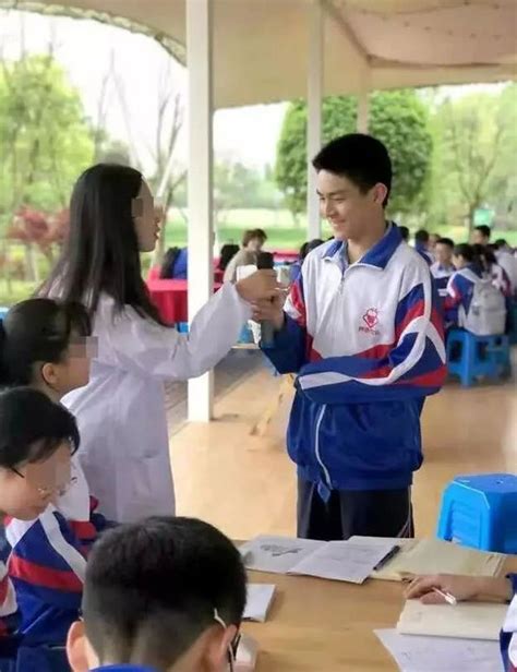 Con Trai Tu I Nh Y L U T T M Au N Khi C D Ng Ch Trong Th Tuy T M Nh