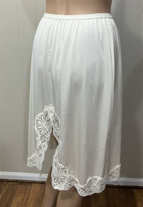 Foto De Sarahs Shadowline Catfighting Slip