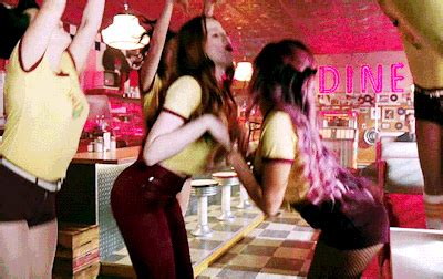 Cheryl Blossom Toni Topaz Perform Sugar Daddy Tumbex