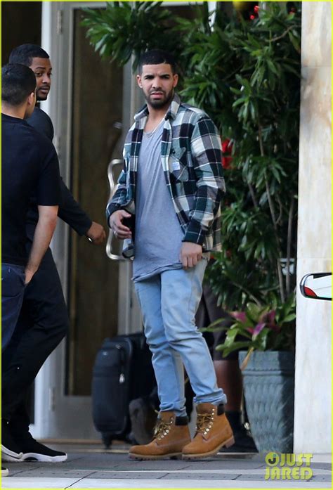 Drake Steps Out After Reportedly Fighting With Diddy Photo 3260589