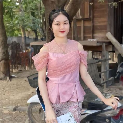 สาวลาวโสด