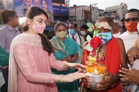 మా పట్ల సంచయిత అవమానకర రీతిలో ప్రవర్తించారు ఊర్మిళ గజపతి