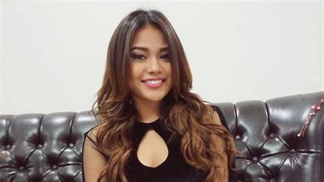 Aurel Duduk Bersama Pria Siapa Dia