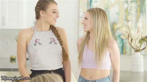 Perfect Cougar Stepmom Girl S Discussion Turns Into A Hard Scissoring