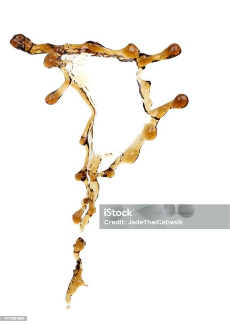 커피 음료 에스프레소의 물방울이 공중에서 펄럭이는 드롭 콜라 라인 튜브 공격과 스톱 모션 프리즈 샷에 튀는 모양 스플래시 간장 커피 음료 질감 그래픽 리소스 요소 커피 콩에