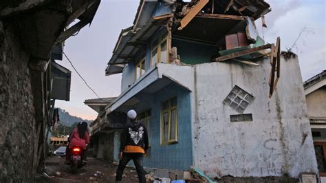 Tragedia En Indonesia Fuerte Sismo Deja Un Saldo De 700 Heridos Y Al