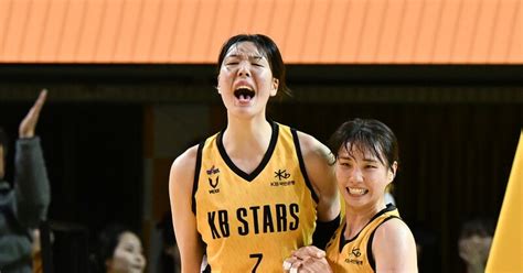 Bk 리뷰 에이스 맞대결 승자는 박지수 Kb스타즈 김단비 분전한 우리은행과 2번째 맞대결 승리 공동 선두 등극