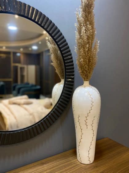 خرید و قیمت گلدان تزیینی سفید و طلایی طرح بید مجنون ترب