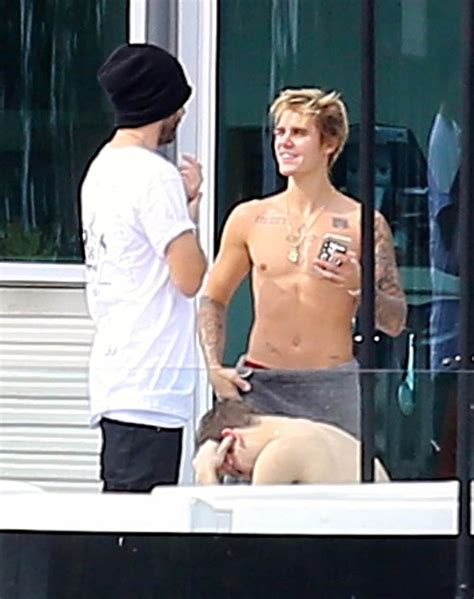 Justin Bieber In His Calvins Mirror Online