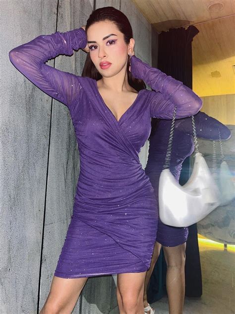 न्यू ईयर पार्टी में दिखना है ग्लैमरस तो अवनीत को करें फॉलो