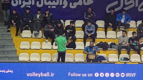 اختصاصی سبک بسیار جالب تشویق هواداری توسط لیدرهای تیم والیبال صنعتگران