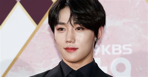 [포토s] 골든차일드 장준 귀여운 손하트