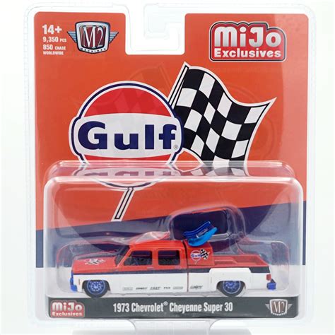 M2 Machines Chase 73 Chevrolet Cheyenne Super 30 Dually Pickup