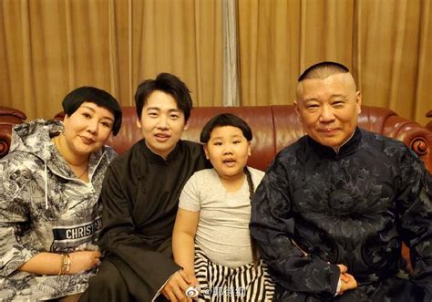 郭德纲为妻子王惠庆生 晒一家四口合照幸福温馨手机新浪网