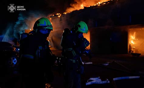 Пошкоджено будівлі та 7 спецавтомобілів у Київавтодорі розповіли про наслідки нічної атаки