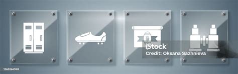 쌍안경 Tv 프로그램에 미식 축구 스파이크와 사물함 또는 축구 농구 팀 또는 노동자를위한 탈의실을 가진 축구 또는 축구 신발을 설정합니다 정사각형 유리 패널 벡터 가정의