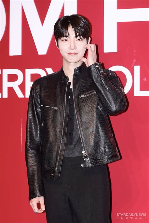 [s포토] 황인엽 훈남 볼하트~ 톰 포드 뷰티 네이트 연예