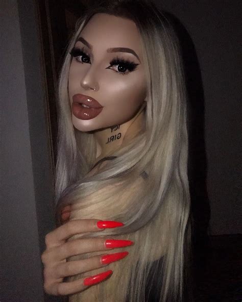 Blondie With Big Fake Lips💋🔥 Scrolller