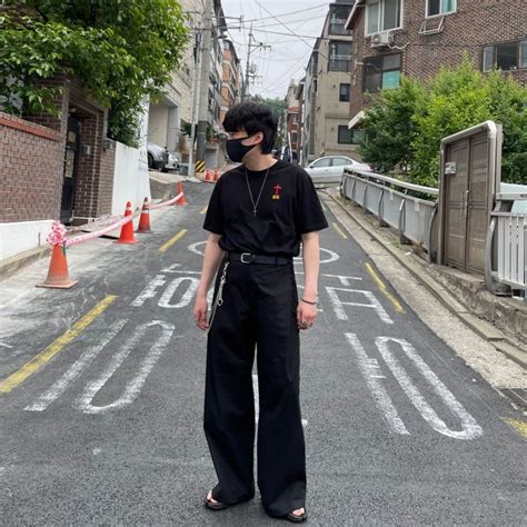 남성 여름 올블랙 코디 미니멀 패션 직접디자인한 자수티셔츠와 체인벨트로 스타일링 네이버 블로그