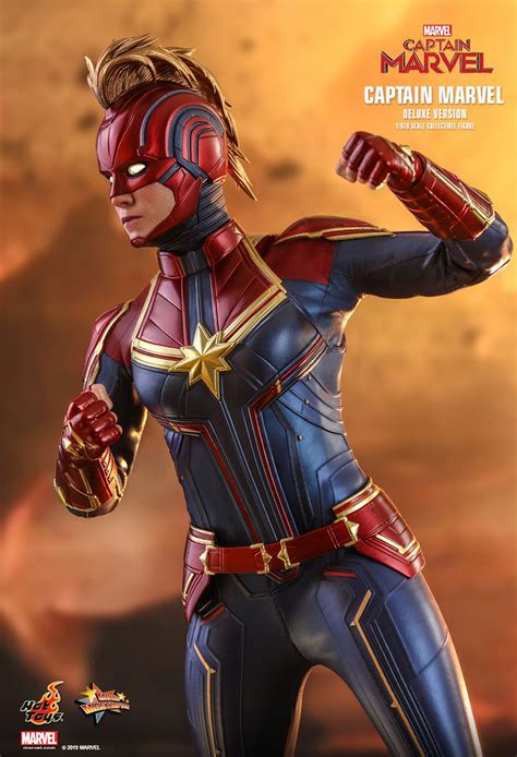 Hot Toys Mms522 16 Scale Captain Marvel Captain Marvel Figure