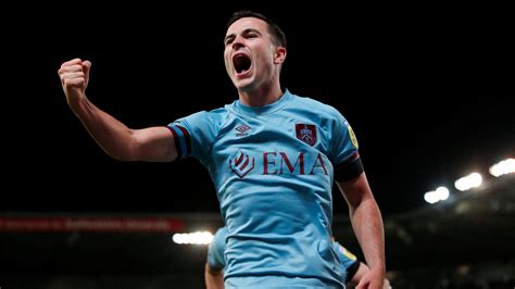 Josh Cullen Axe Can Help Scott Parker Solve Burnley Fc Issue