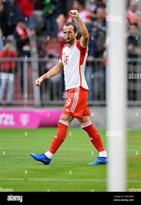 Harry Kane Fc Bayern Munich Fcb 09 Goal Celebration Raises Fist