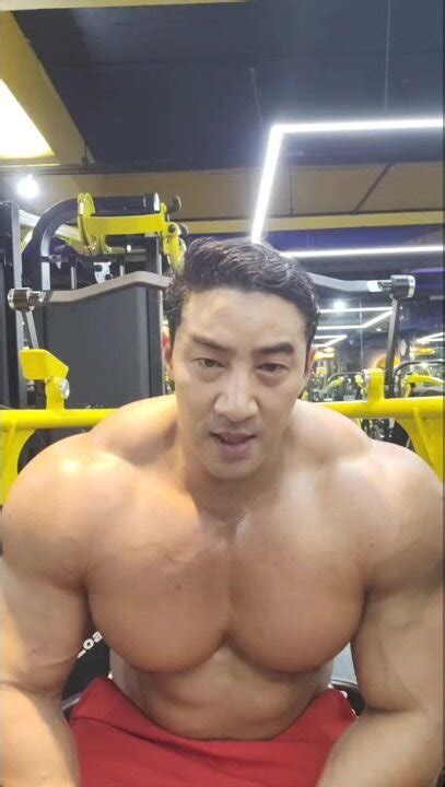 Korean Bodybuilder Sweaty And Working Out Thisvid Com