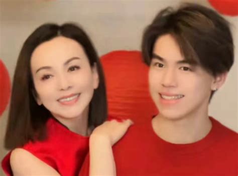 21岁王琳儿子拒绝录制私人对话，王琳崩溃恳求，网友直呼：单亲妈妈太难了！