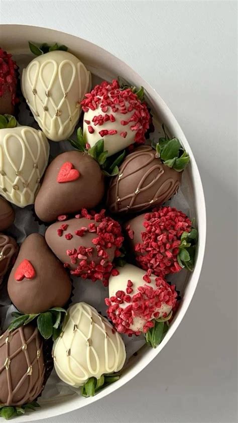 ВОН КАКОЙ ФОН [1 апр 2024 в 08 19] еда клубника шоколад сладости эстетика Канал «Вон