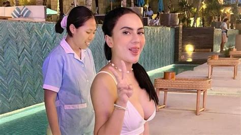 Potret Seksi Anggita Sari Yang Makin Hot Genap Berusia Tahun Paling Seru