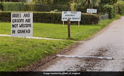 Oxnead Hall No More Weddings Angry Villagers In Uk Put Up Signs