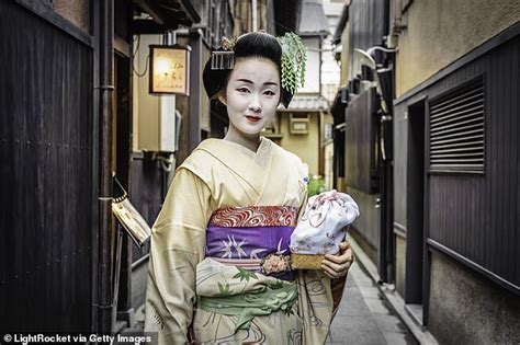 Famous Japanese Geisha District Bans Out Of Control Tourists After