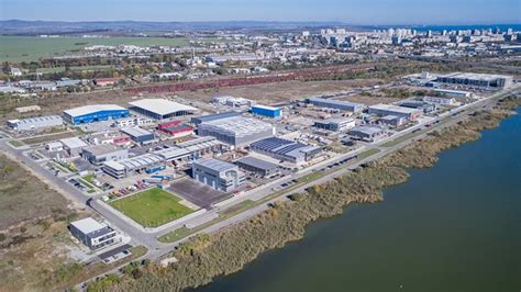 Бургас 2022 година 35 нови предприятия 56 електрически автобуса робот чисти морето