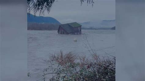 Video House Floating Down Nooksack River In Washington Floods