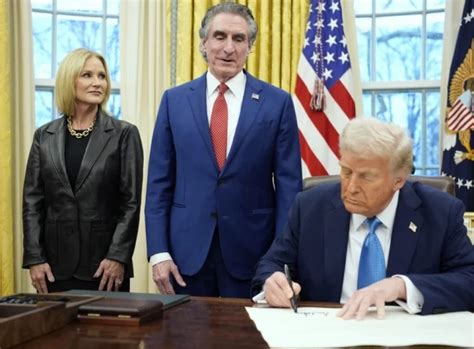 Трамп најави царини за Мексико и Канада од 4 март и дополнителни 10 отсто царина за стоките од