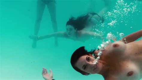 Piranha 3dd Nude Pics Page 2