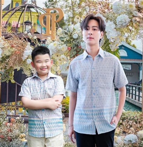 ชุดไทย Mudmee สีฟ้าเทา ชุดครอบครัว ผ้าทอไทยแท้ ชุดสตรี ชุดไทยประยุกต์ ชุดผ้าทอไทย ผ้าทอล้านนา เด