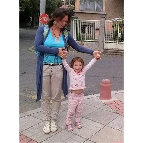 Бащата на детето което полетя от 5 ия етаж с майка си пристигна в бургаската болница