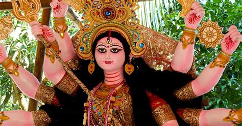 Durga Ji Ki Aarti Lyrics In Hindi नवरात्रि में रोज करें देवी दुर्गा की आरती जानें क्या है नियम