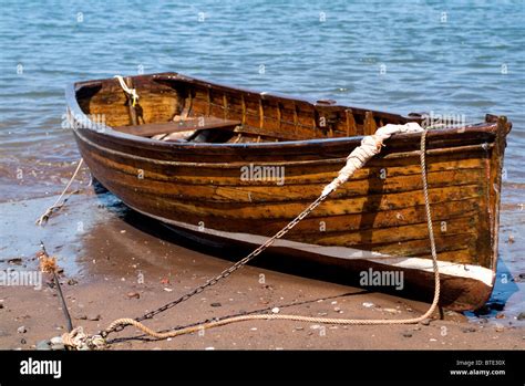 Classic Whitehall Spirit® 17 Traditional Fixed Seat Rowboat Whitehall