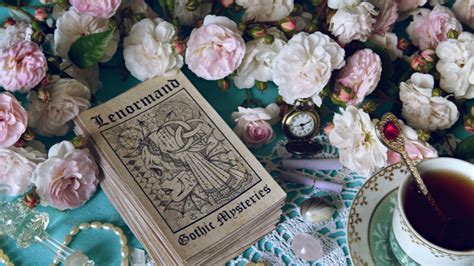 La Différence Entre Un Tarot Et Un Oracle Mysticmoon