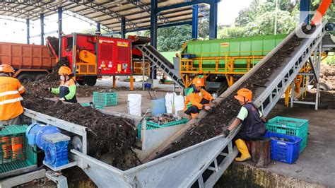 Melihat Proses Pemanfaatan Limbah Sungai Ciliwung Menjadi Pupuk Kompos