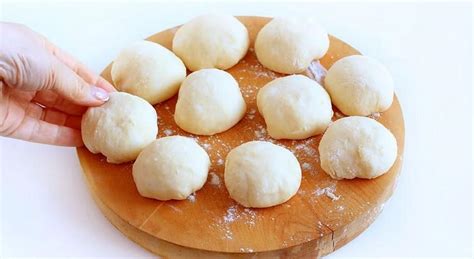 На цьому нейтральному тісті можна готувати пиріжки з будь якою начинкою Пиріжки виходять мякі