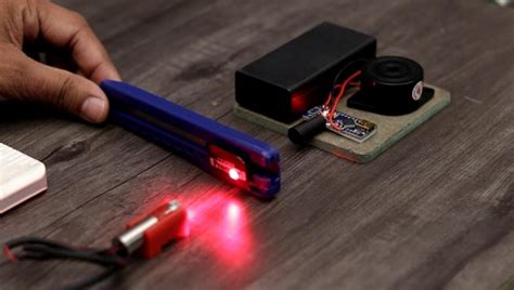 Make Tripwire Security Alarm Using Arduino