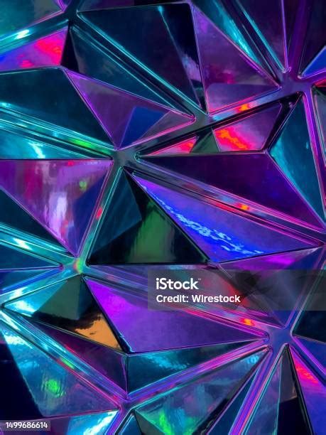 다양한 모양과 색조의 화려한 유리 질감이 빛에 밝게 빛납니다 0명에 대한 스톡 사진 및 기타 이미지 0명 결정체 광선