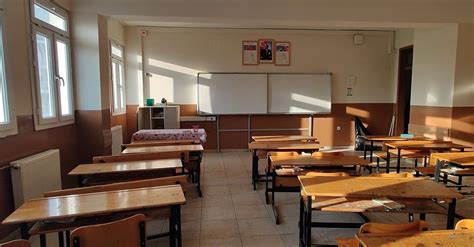 가구 가르치는 강의실 공부 공간 공부 분위기 공부하다 교실 교실 의자 교육 교육 공간 교육 시설 교육 지역 교육용 책상 깨끗한 공간 나무 나무