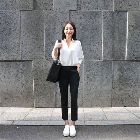 20 ไอเดียแต่งตัวด้วย เสื้อเชิ้ตแขนยาว ให้ดูสุภาพ สวยดูดี แบบฉบับสาวทำงาน